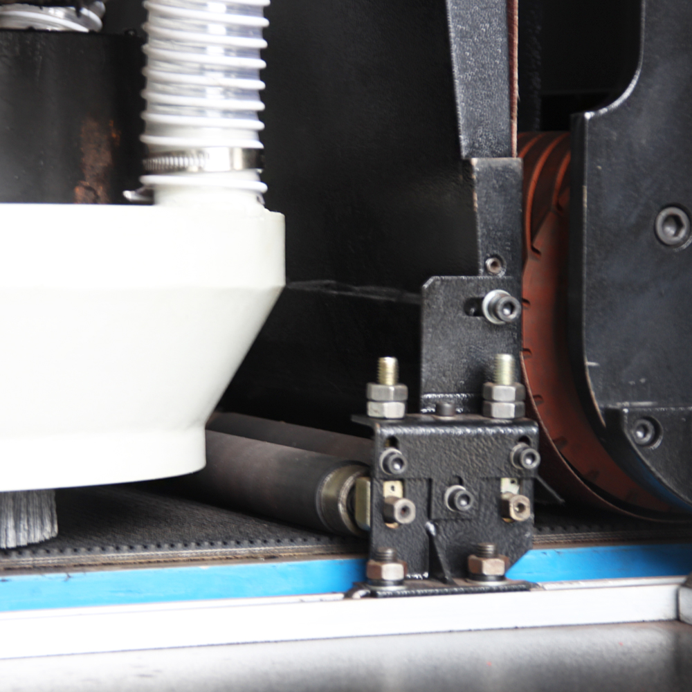 Flexible and efficient deburring, edge rounding, and finishing machine ...